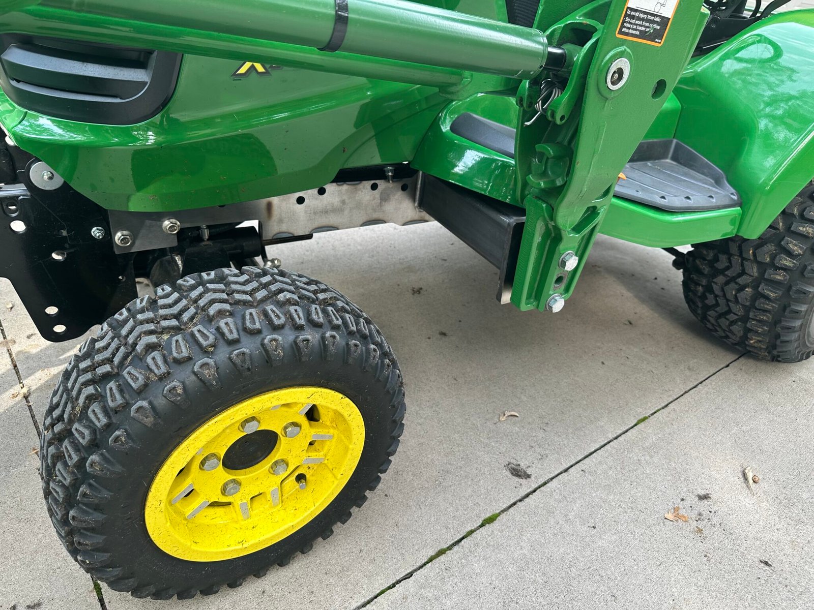 X700 Signature Series – 2WS (2 Wheel Steering ) 120R Loader Mounts - L ...